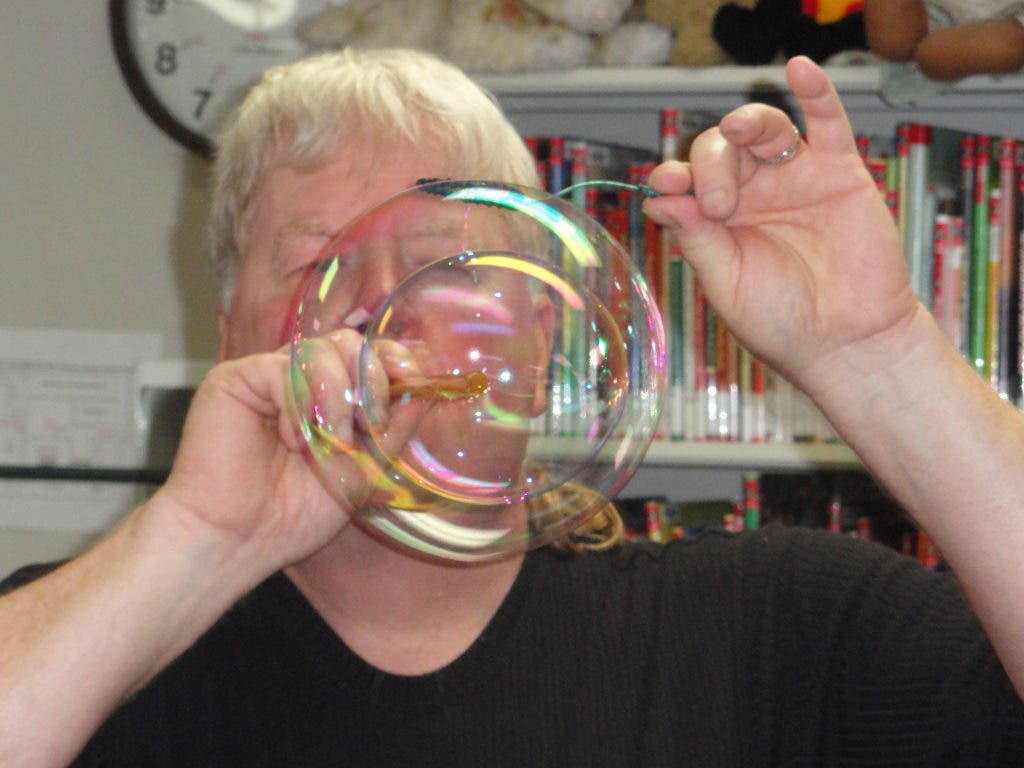 Bubble Man is a Bursting Success with Fenton Children | Fenton, MI Patch