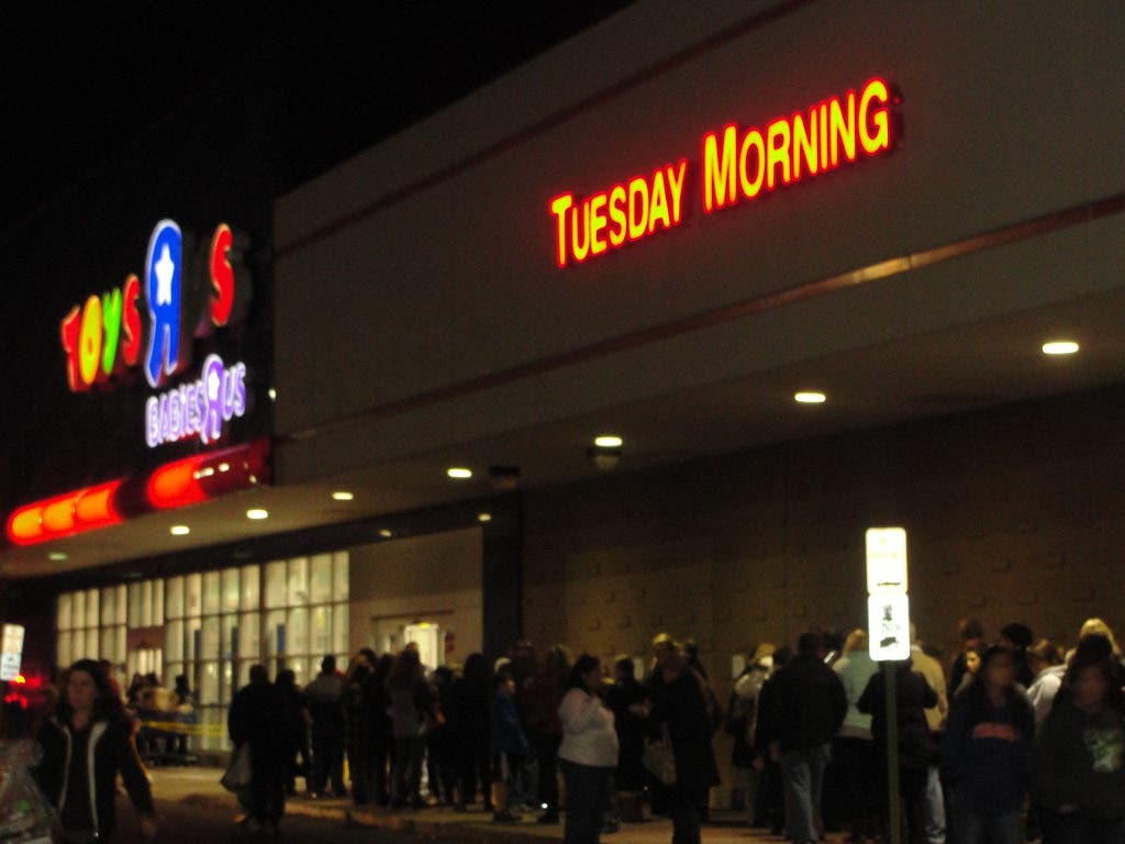 Black Thursday: Toys "R" Us Opens at 9 p.m.Thanksgiving Night | Sachem ...