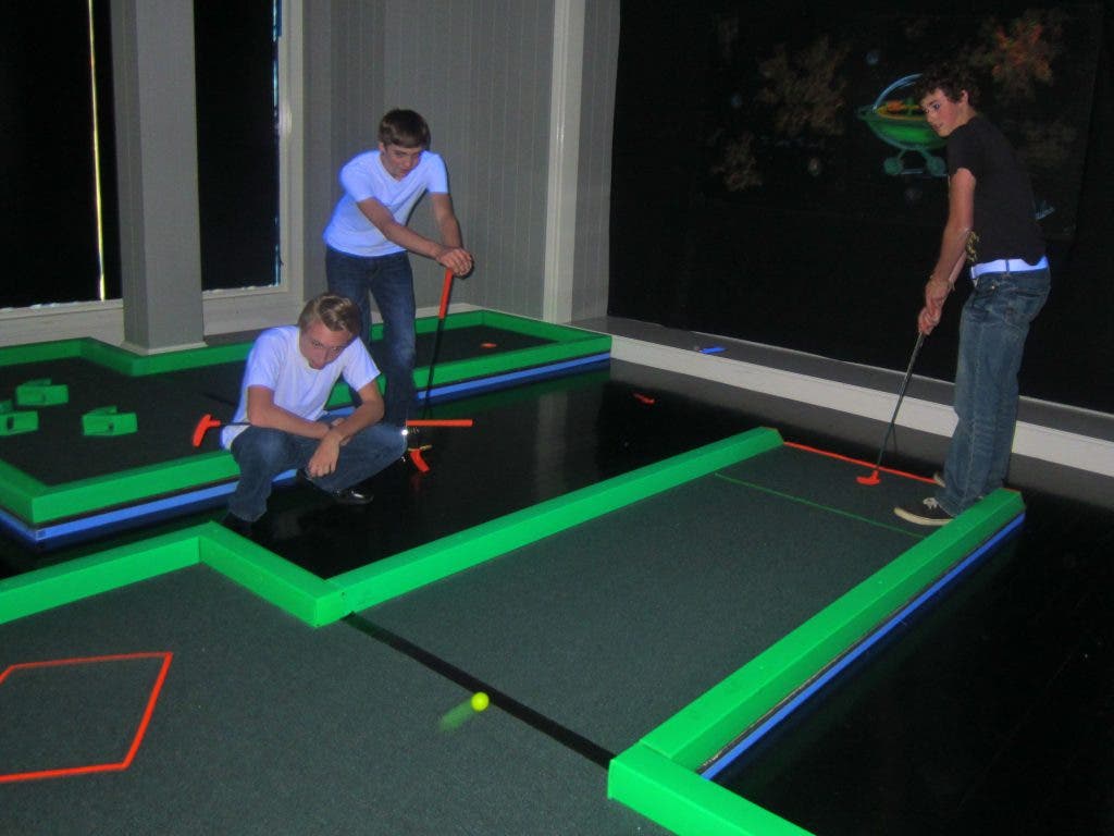 New Glow-In-The-Dark Mini Golf Course Opens At Great Lakes Mall ...