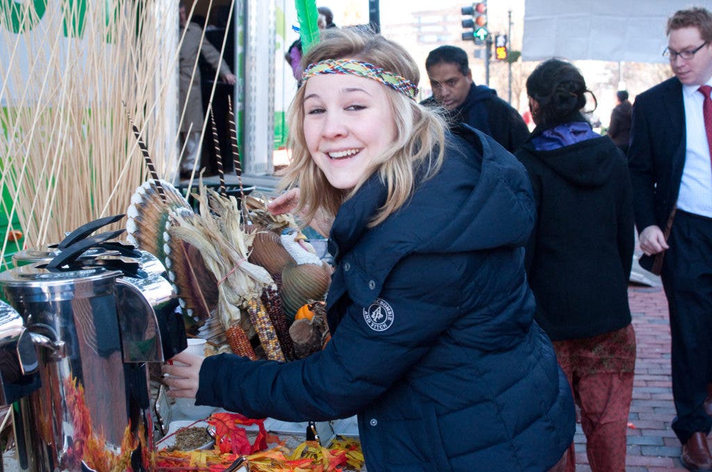 For Service Men and Women, a Thanksgiving Feast on the Mayflower ...
