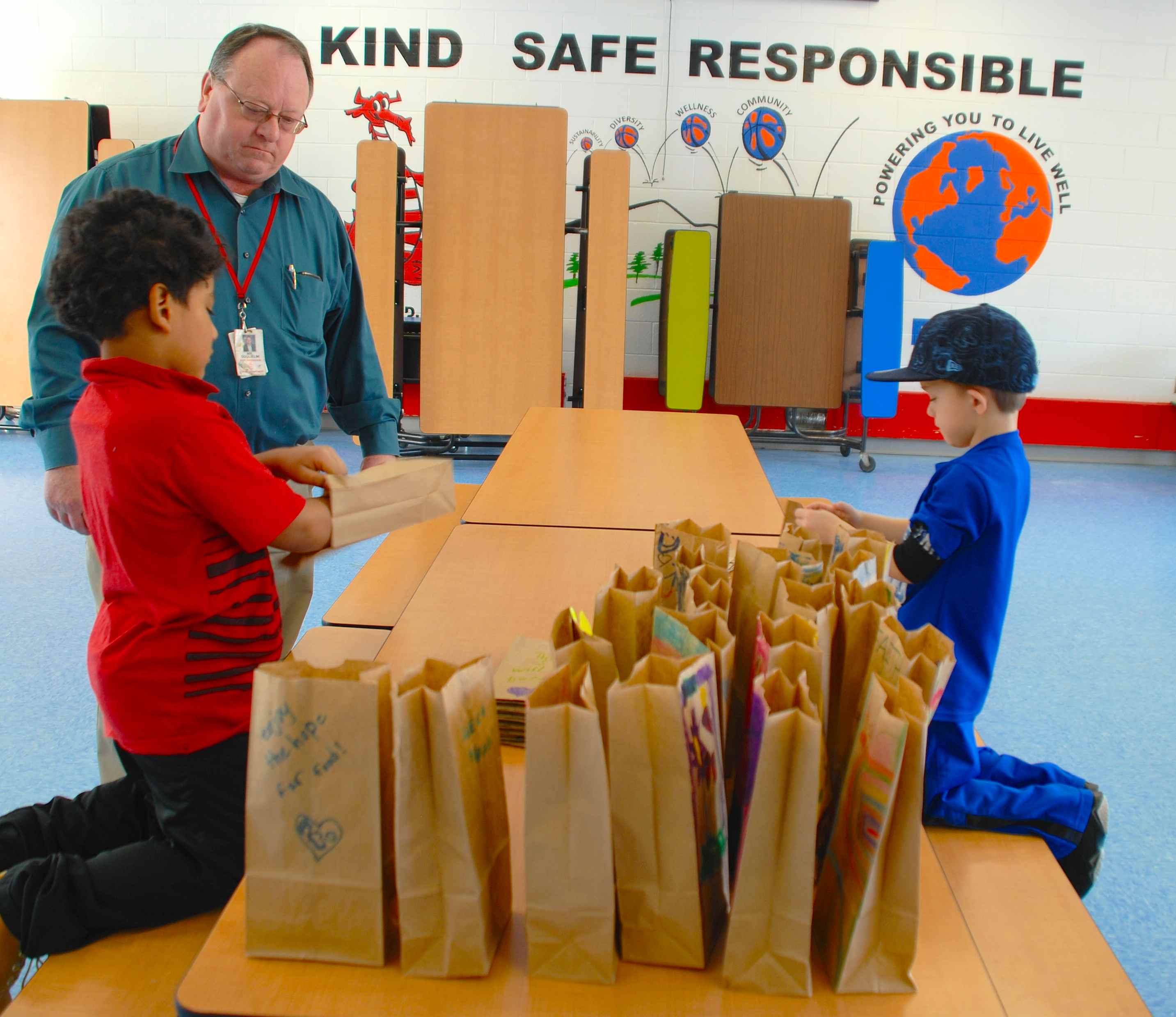 THE OLDHAM KIDS CONTINUE WITH LUNCHES FOR THE NEEDY. | East Providence ...