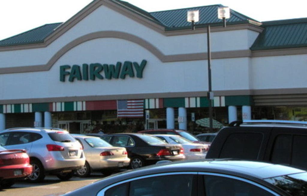Update: 2 Hospitalized in Suspected Freon Leak at Plainview Fairway ...