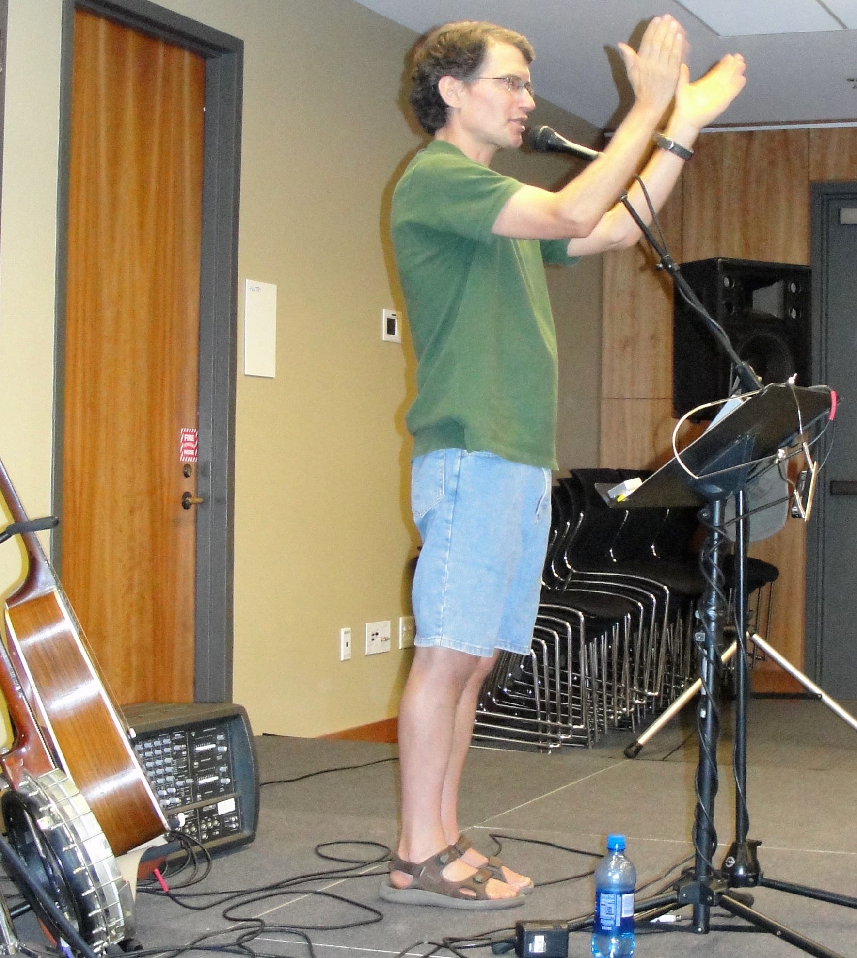 Families Have a Howlin' Good Time with Songwriter Tom Sieling | Needham ...