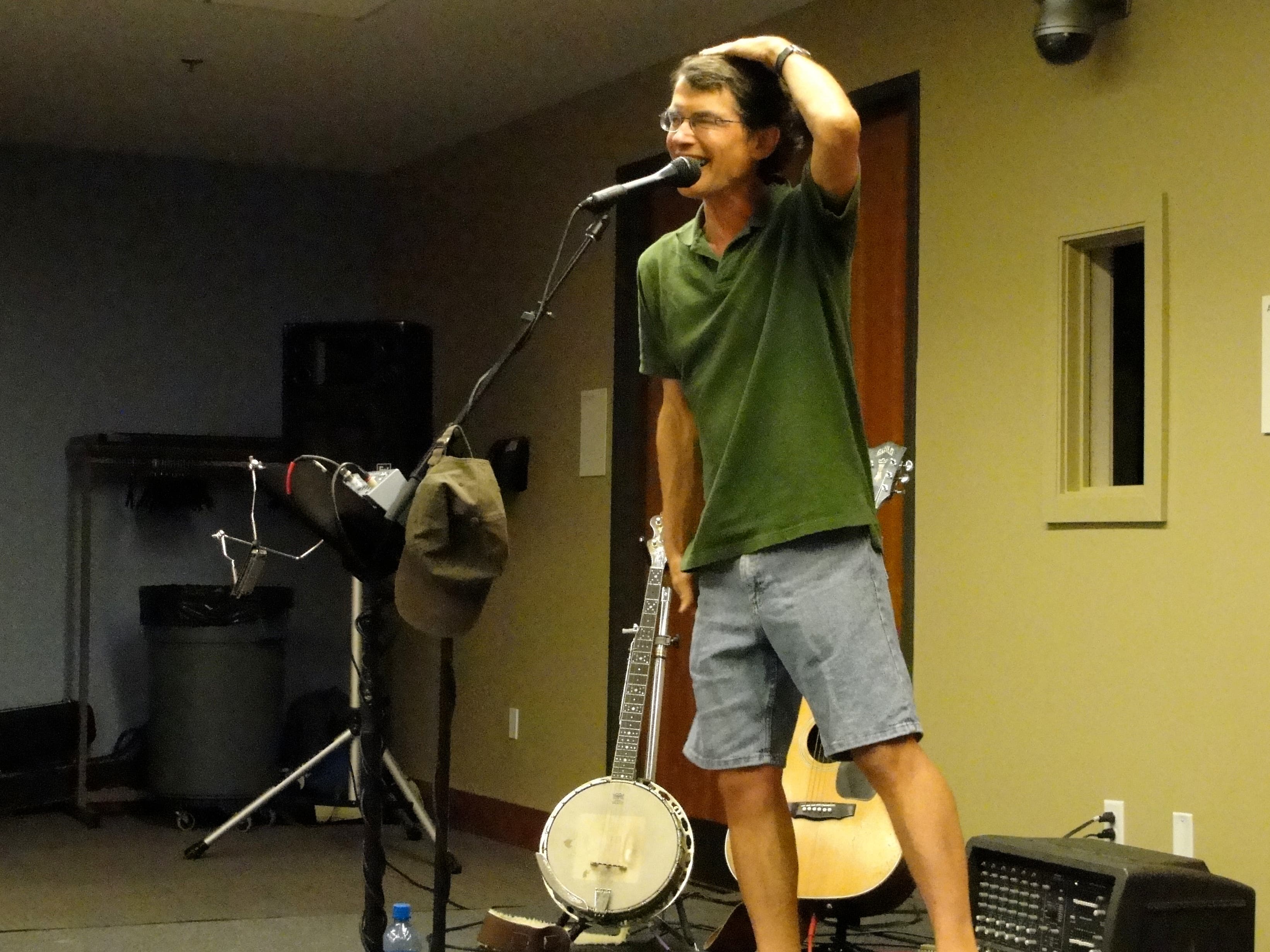 Families Have a Howlin' Good Time with Songwriter Tom Sieling | Needham ...