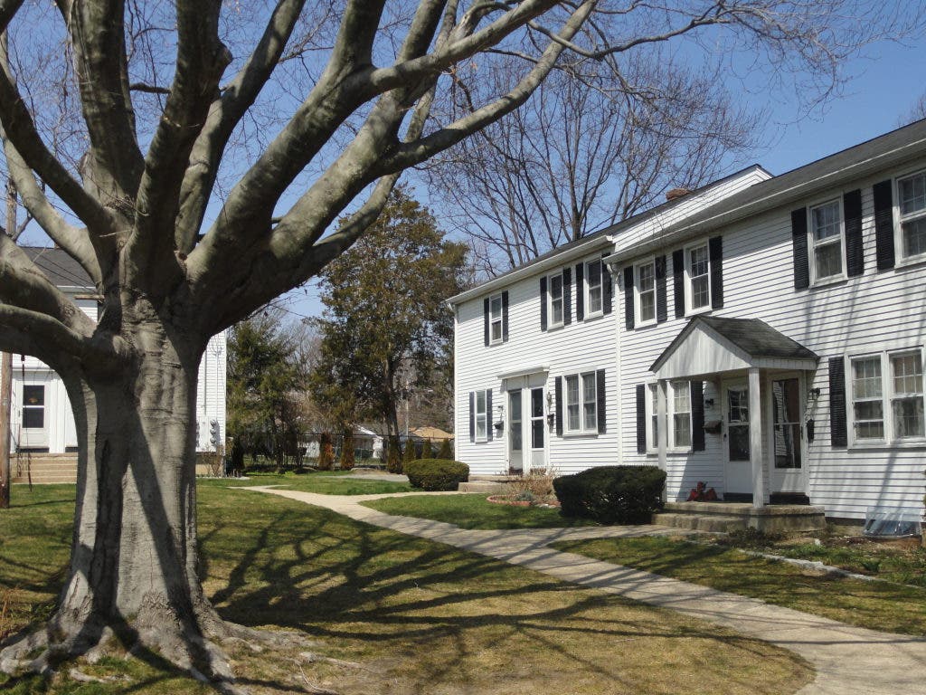 Medical Examiner: Former Darien Man's 'Suspicious' Death an Accident ...