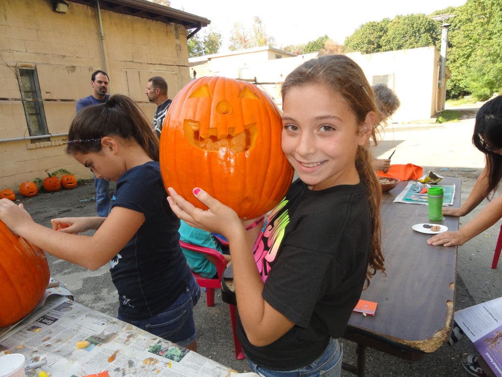 PHOTO GALLERY: Pumpkin Carving at the Hat Factory | Peekskill, NY Patch