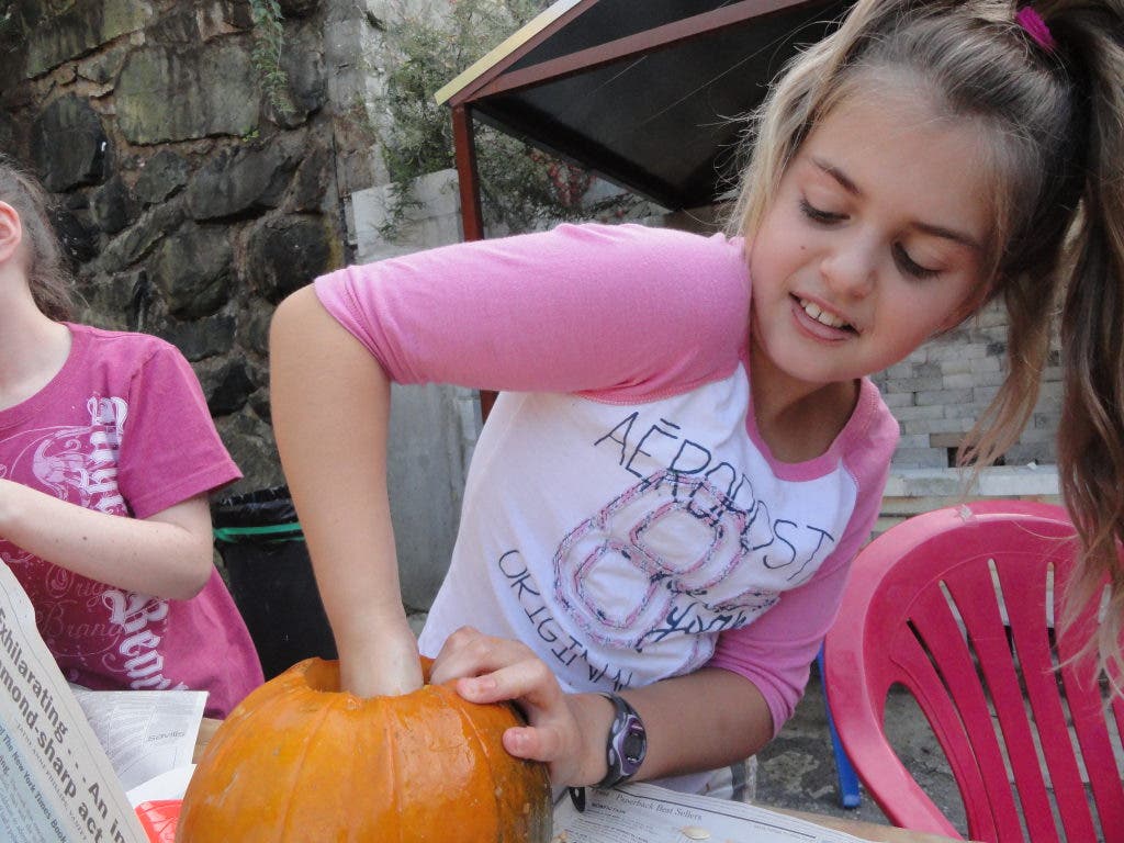 PHOTO GALLERY: Pumpkin Carving at the Hat Factory | Peekskill, NY Patch