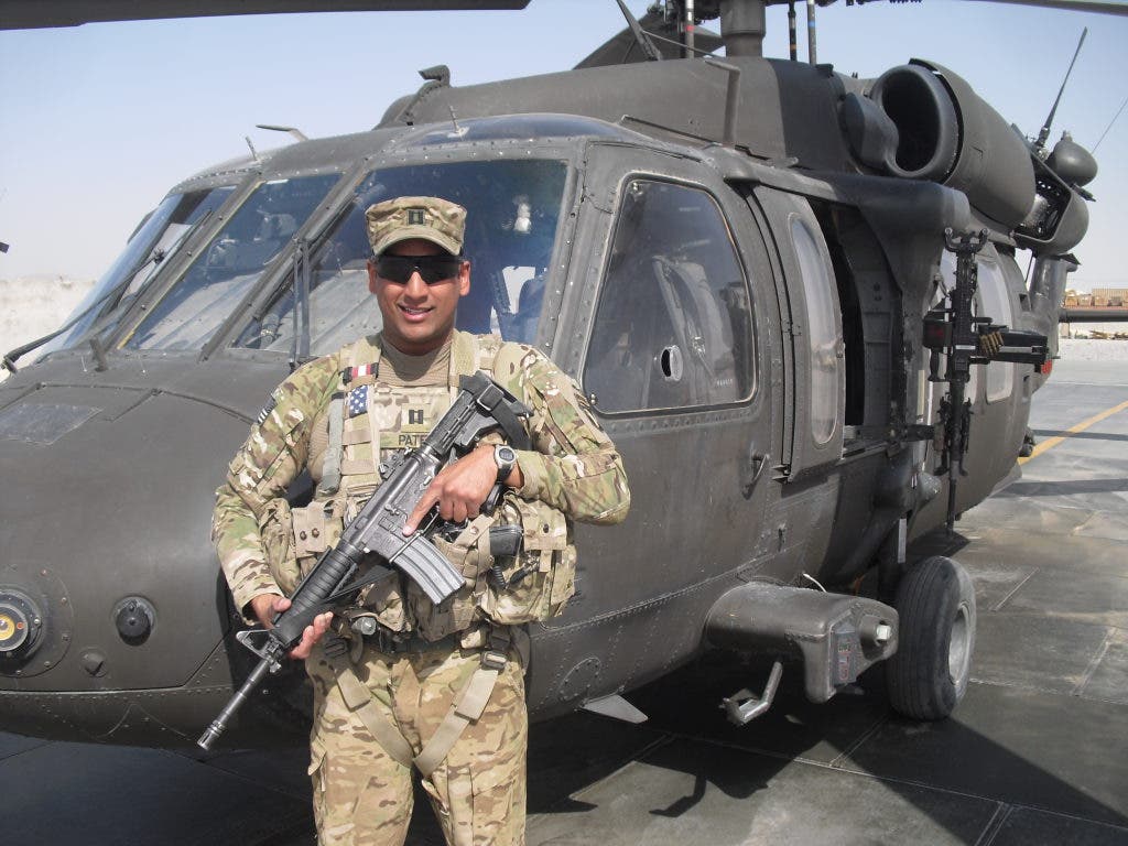 Blackhawk Pilot in Afghanistan Returns Home to Yorktown in Time for ...