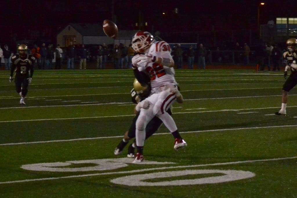 Daniel Hand Stuns Masuk 35-14 | Madison, CT Patch