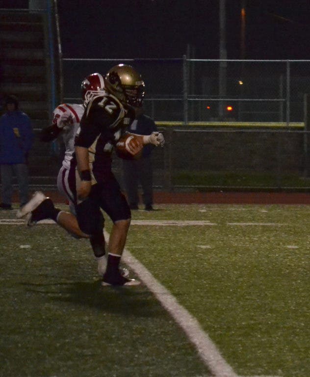 Daniel Hand Stuns Masuk 35-14 | Madison, CT Patch