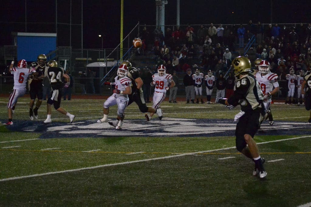 Daniel Hand Stuns Masuk 35-14 | Madison, CT Patch