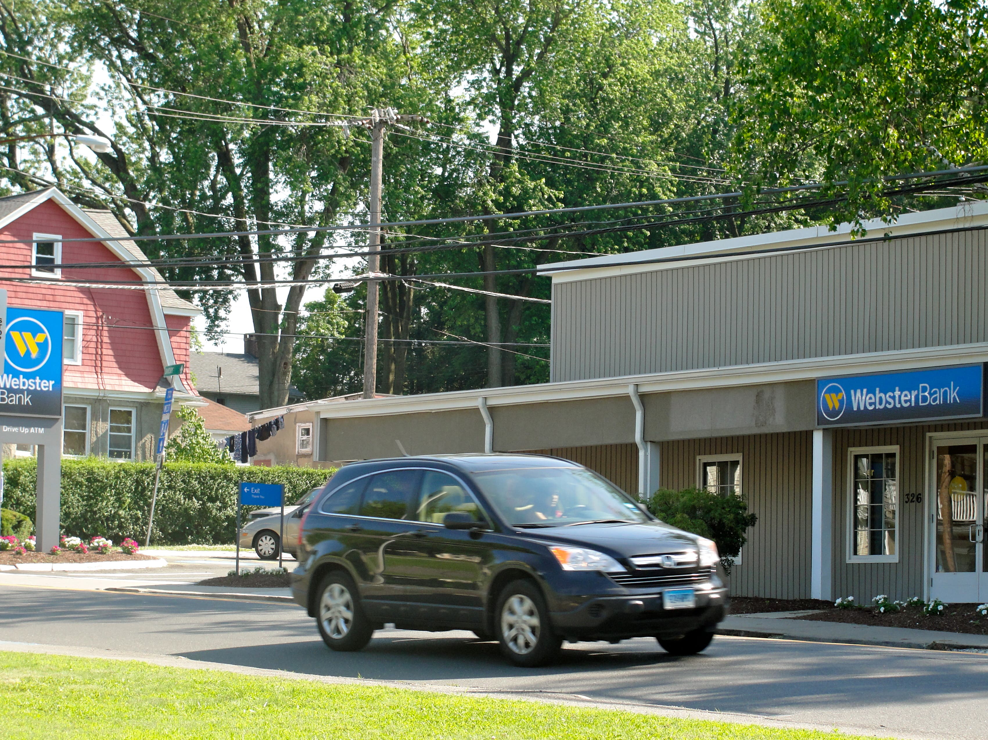 Police: Exploded Dye Pack Sends Bank Robbery Suspect to Newtown ...