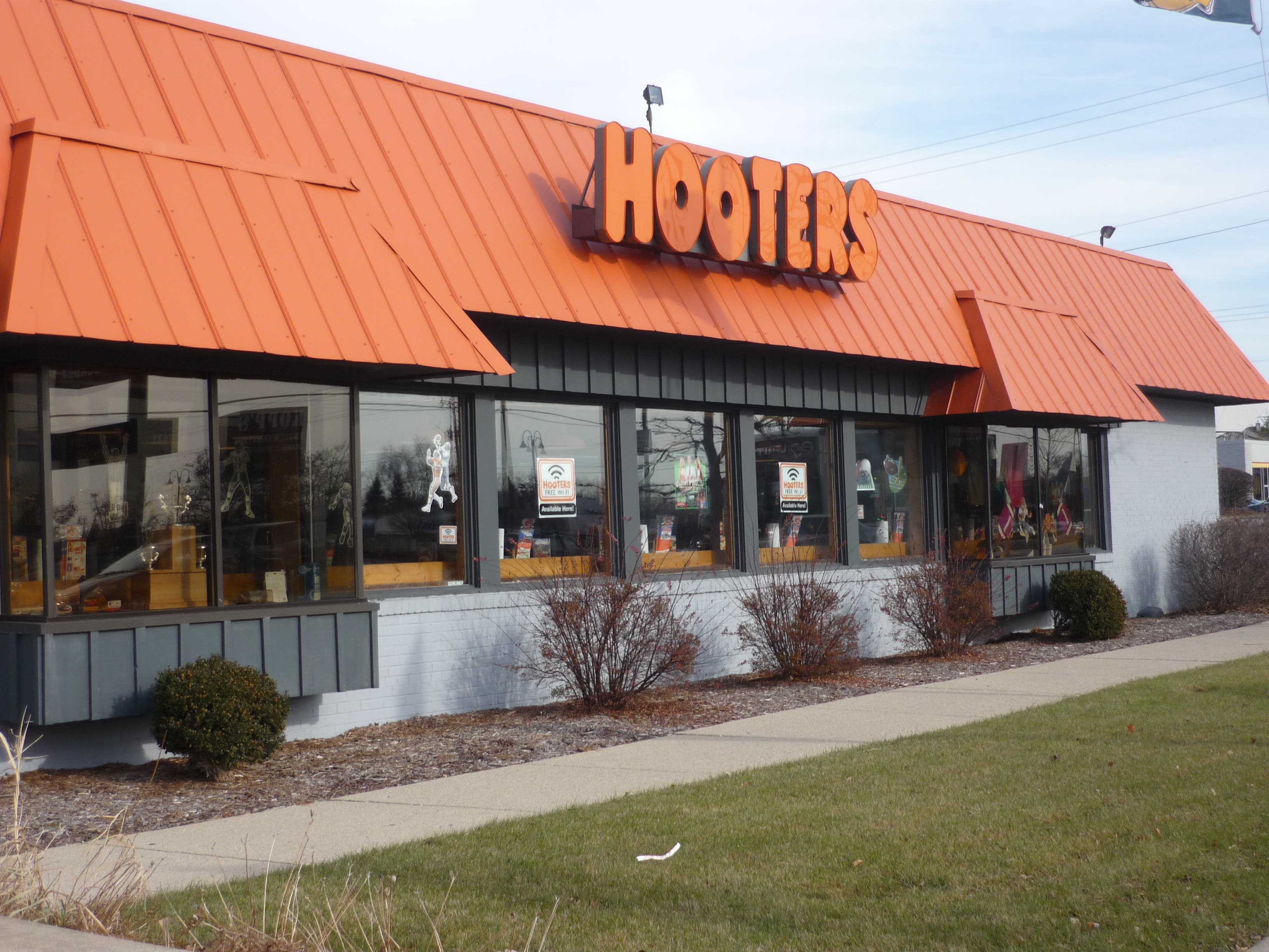 Man Allegedly Behaving Badly Outside of Hooters | Greenfield, WI Patch