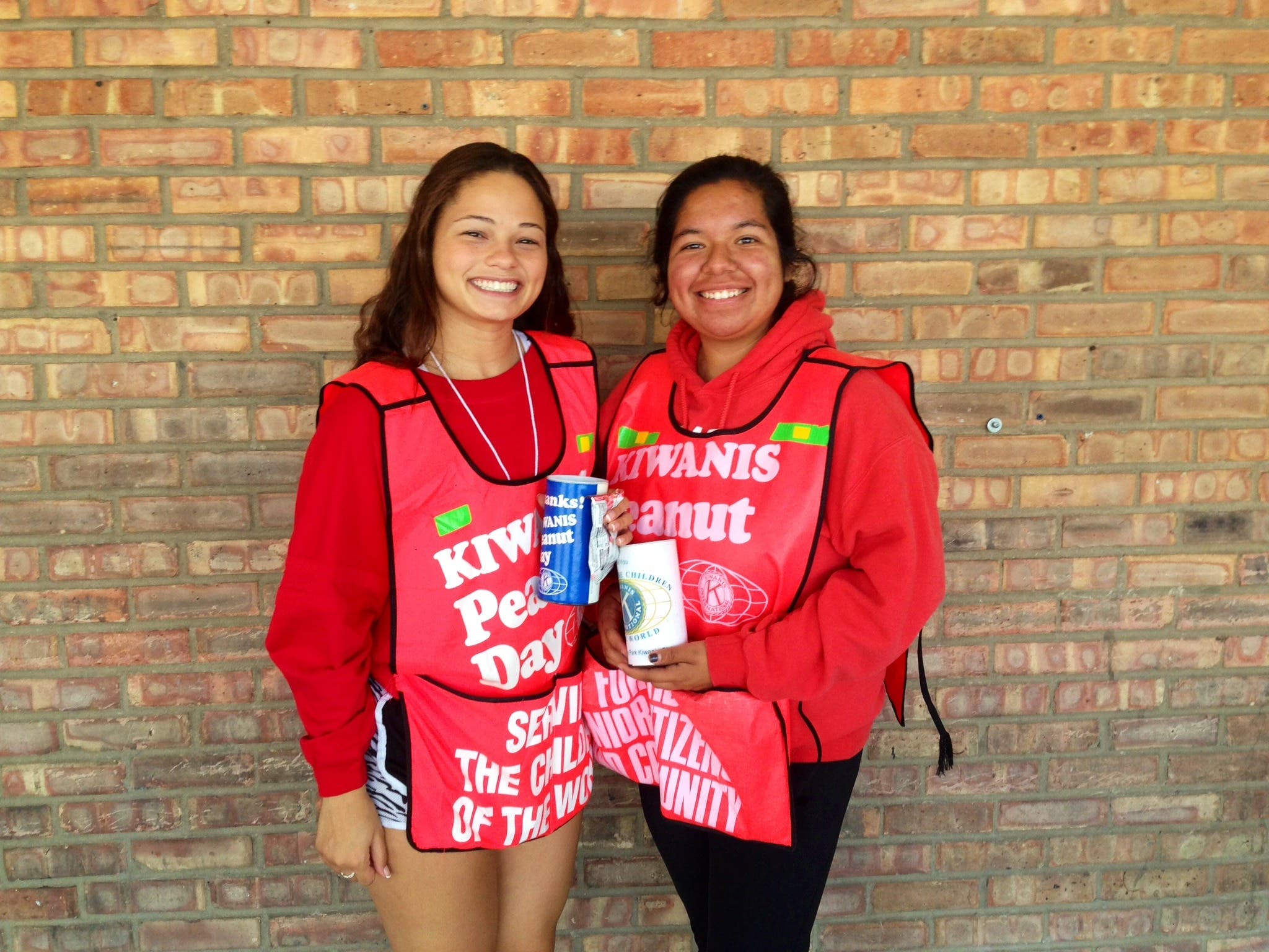 Tinley Park HS Key Club Helps Kiwanis Raise Funds | Tinley Park, IL Patch