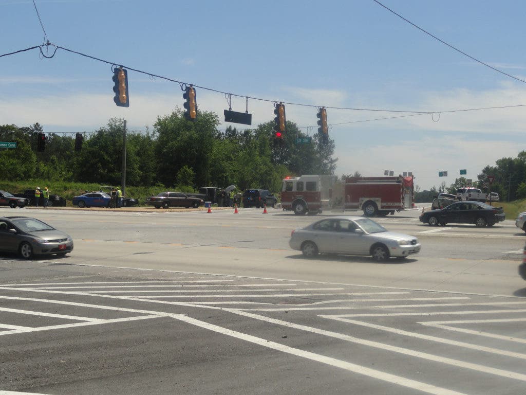 Oconee Connector at Highway 316 Shut Down By Accident With Injuries ...