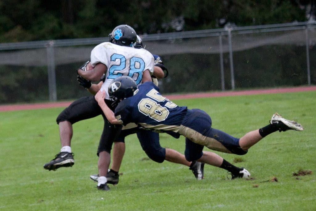 PHOTO GALLERY: Avon Varsity Football Defeats SMSA | Avon, CT Patch