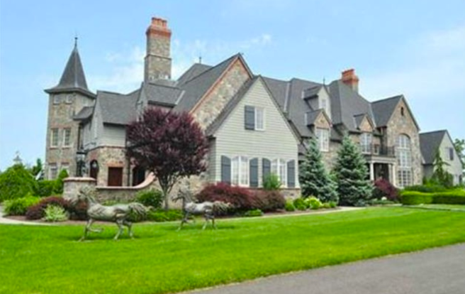 WOW House: Panoramic Views in South Glastonbury with a Heliport ...