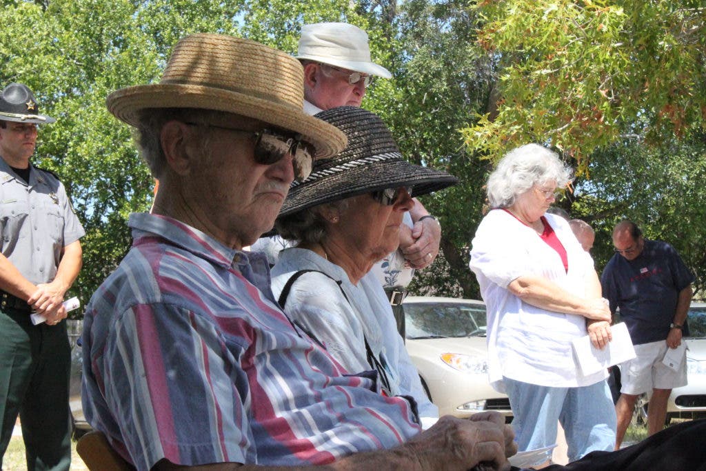 VIDEO: West Elfers Cemetery's Memorial Day Service Honors Local WWII ...