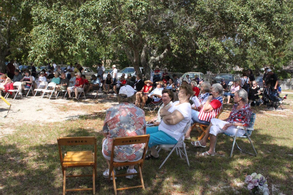 VIDEO: West Elfers Cemetery's Memorial Day Service Honors Local WWII ...