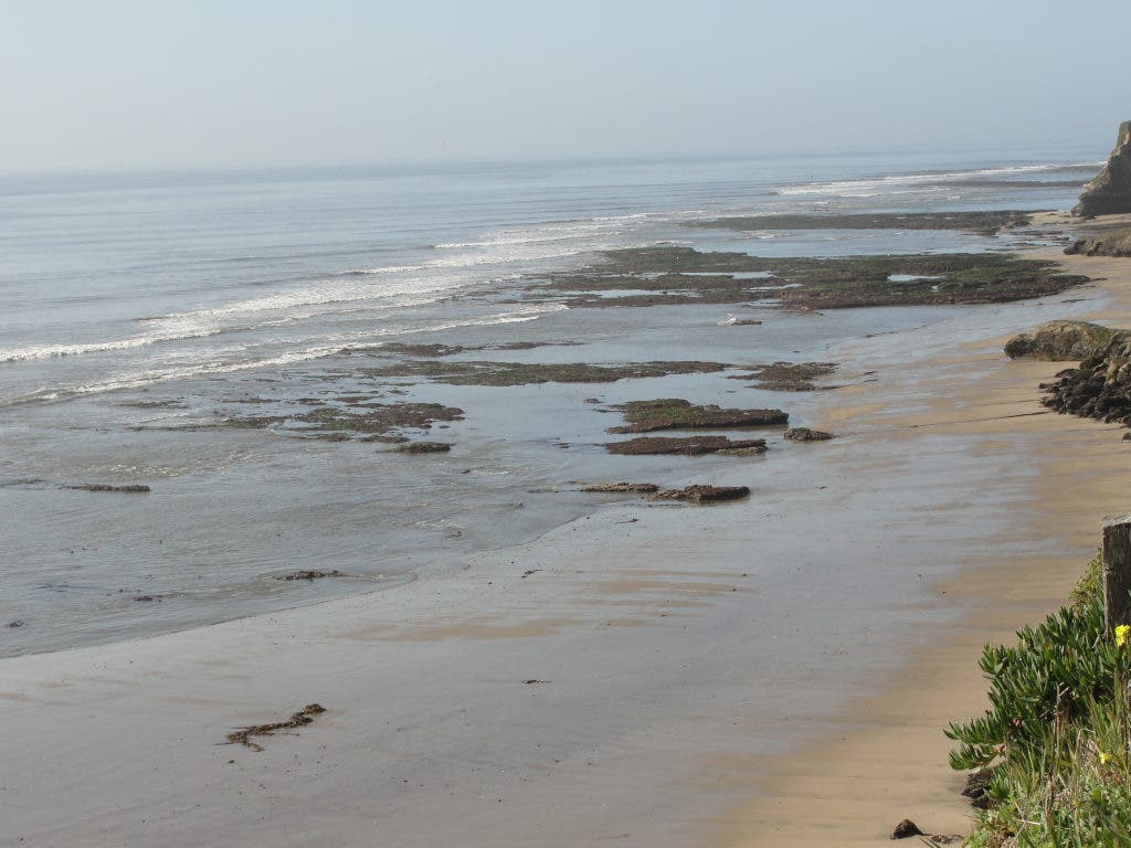 Capitola Spectators Line Cliffs Awaiting Tsunami Action | Capitola, CA ...