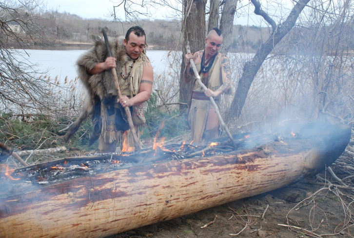 Smithsonian Accepts Dugout Canoe from Plimoth Plantation | Plymouth, MA ...