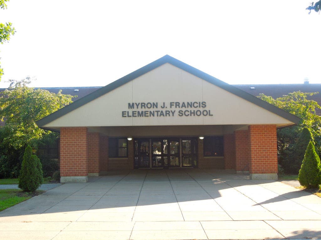 Myron J. Francis Elementary School makes 150 Sandwiches for Project ...