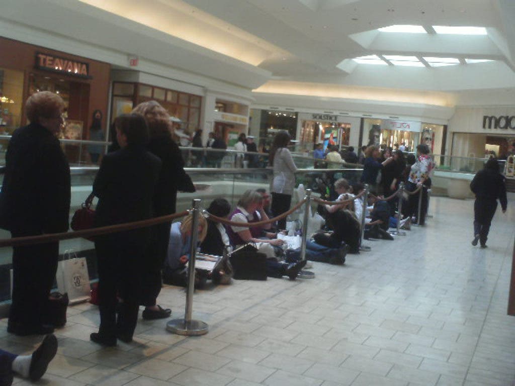Gwyneth Paltrow at the Short Hills Mall | Millburn, NJ Patch