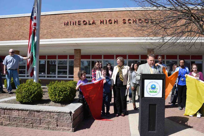 Mineola is First New York School to Track Air Quality With Special ...