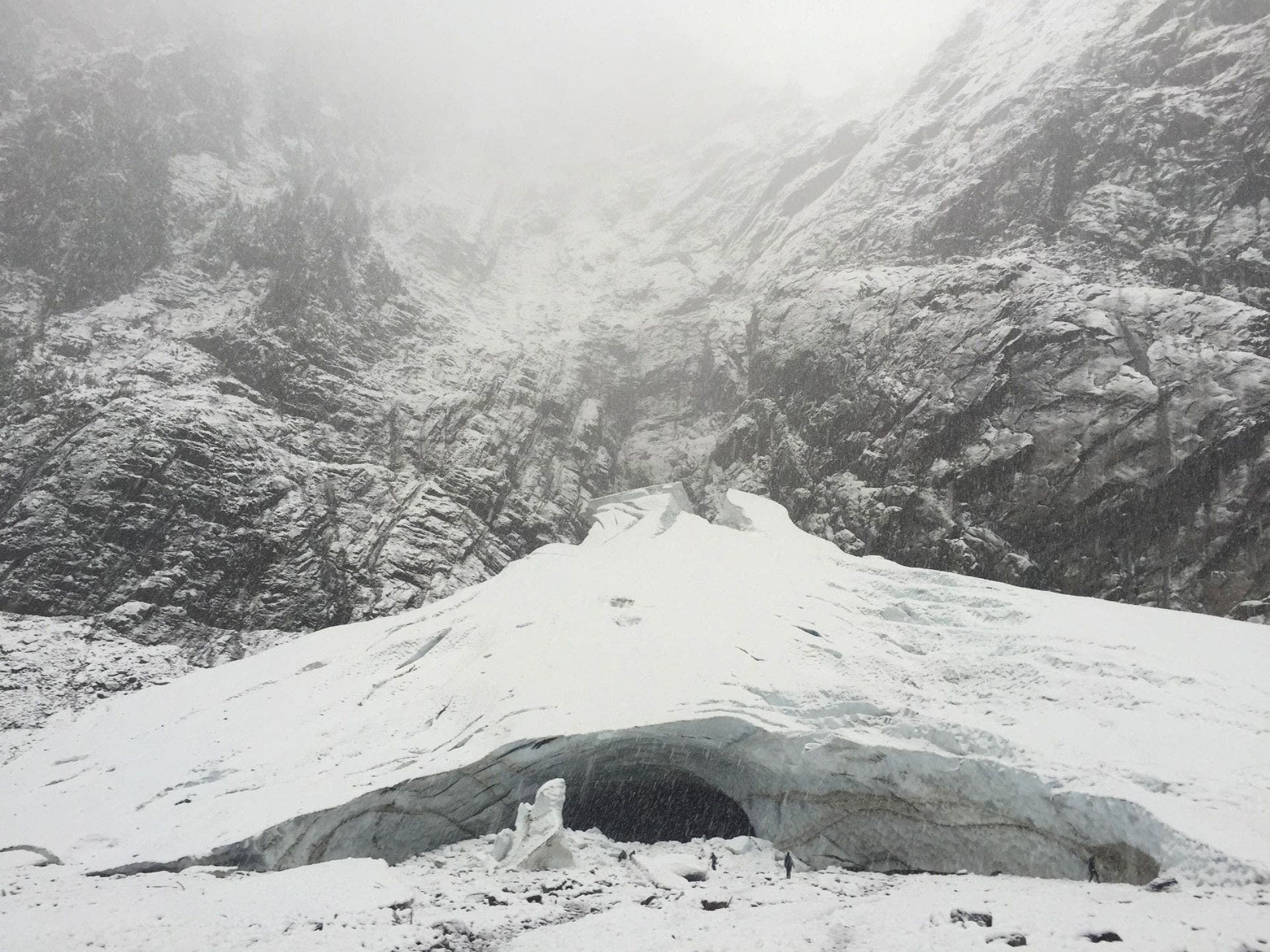 Watch: Couple Outrun Avalanche Near Big Four Ice Cave | Bellevue, WA Patch