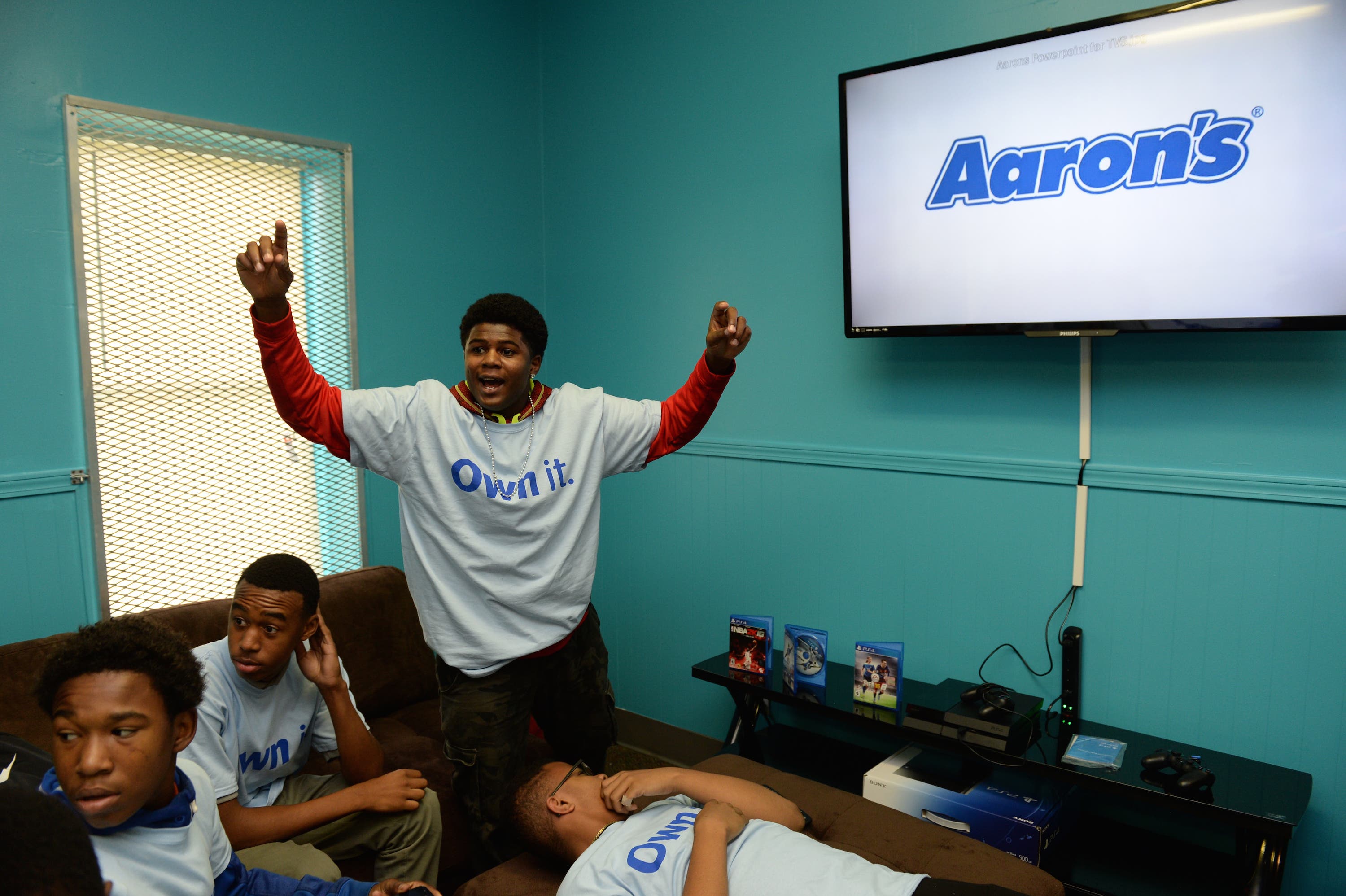Aaron's Surprises Akron Teens with Keystone Club Remodel at Boys ...