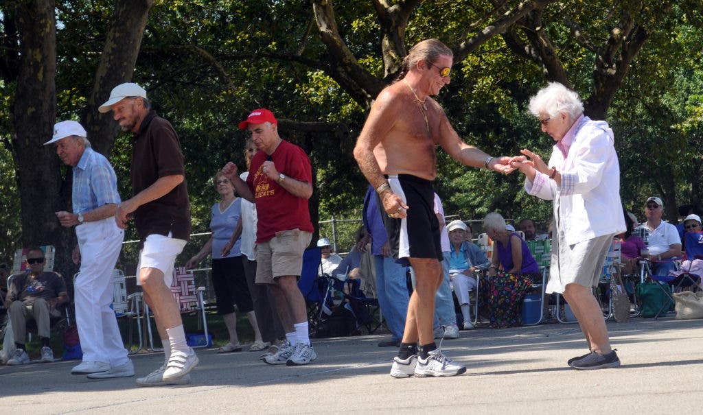 Dancing on the Beach: Goldilocks Plays in North Hempstead's Summer ...