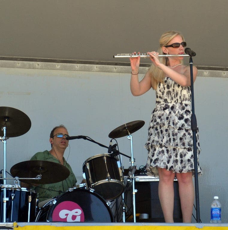 Dancing on the Beach: Goldilocks Plays in North Hempstead's Summer ...