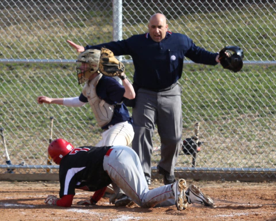 Mineola Baseball Outlasts Manhasset 13-11 | Mineola, NY Patch