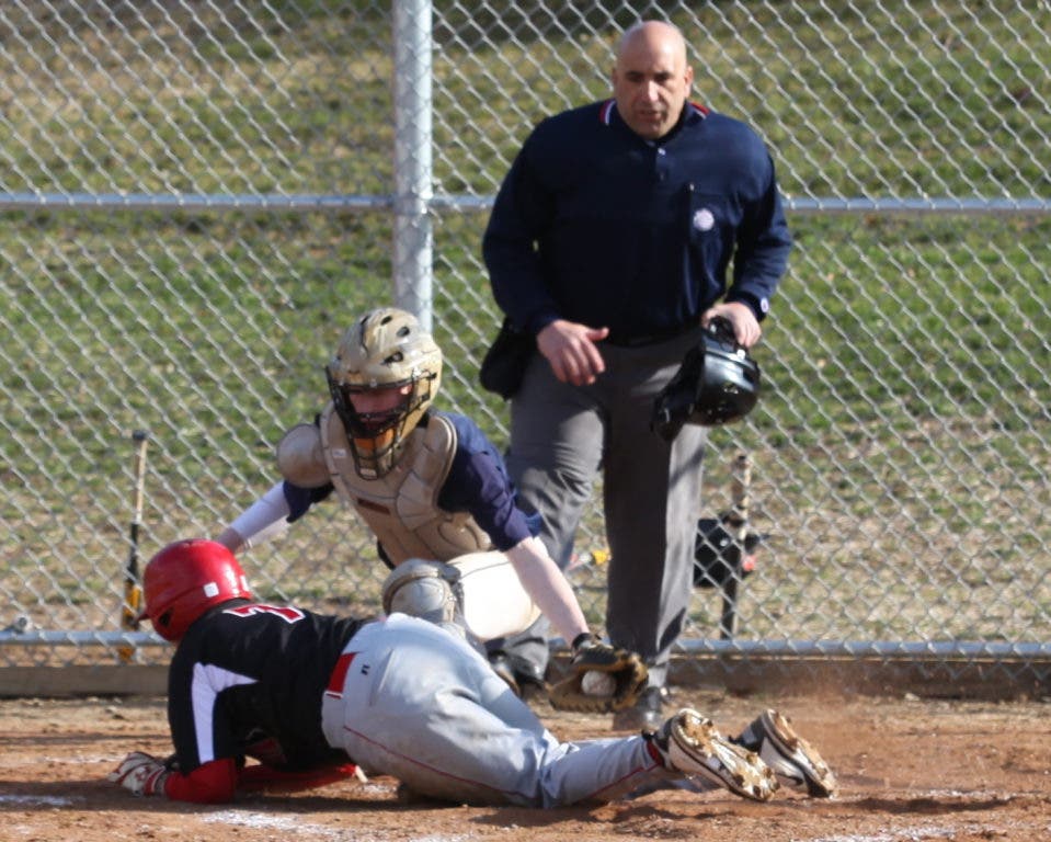 Mineola Baseball Outlasts Manhasset 13-11 | Mineola, NY Patch