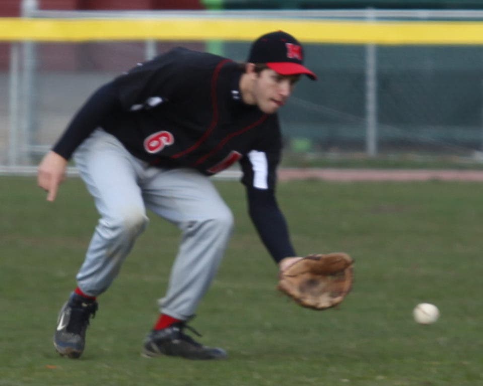 Mineola Baseball Outlasts Manhasset 13-11 | Mineola, NY Patch