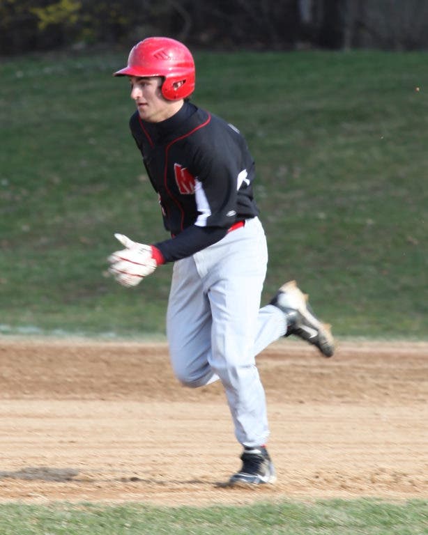 Mineola Baseball Outlasts Manhasset 13-11 | Mineola, NY Patch