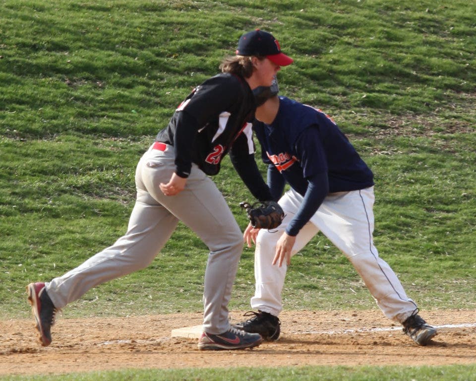 Mineola Baseball Outlasts Manhasset 13-11 | Mineola, NY Patch