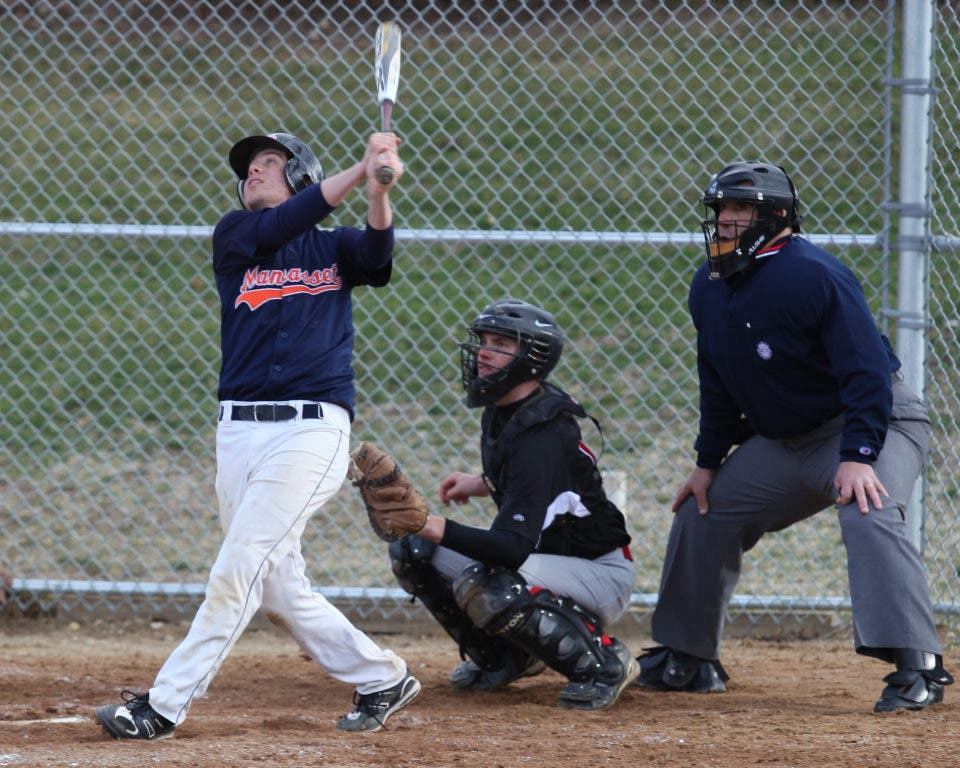 Mineola Baseball Outlasts Manhasset 13-11 | Mineola, NY Patch