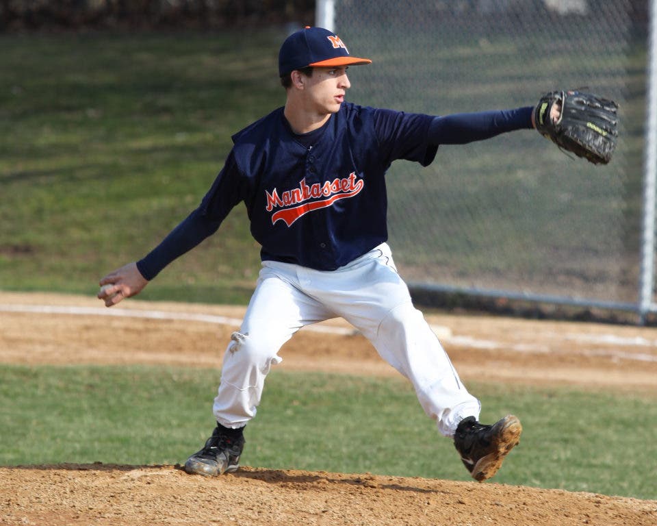 Mineola Baseball Outlasts Manhasset 13-11 | Mineola, NY Patch