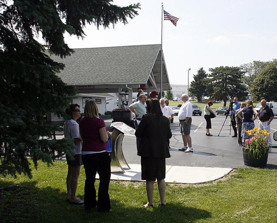 PHOTO GALLERY: White Fence Farm Unveils Route 66 Wayside Exhibit ...