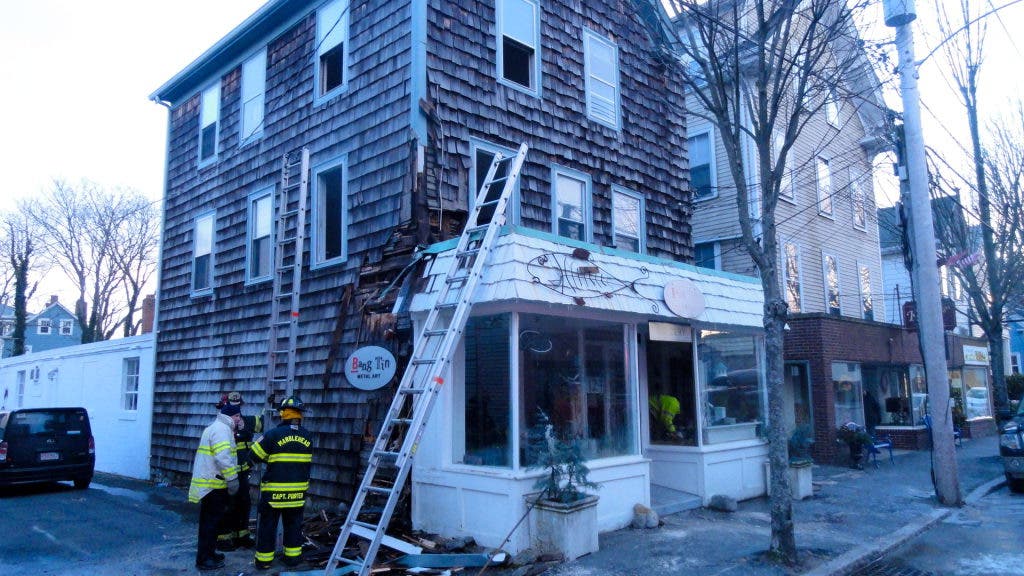 Swampscott Helps Battle Fire in Downtown Marblehead [VIDEO ...