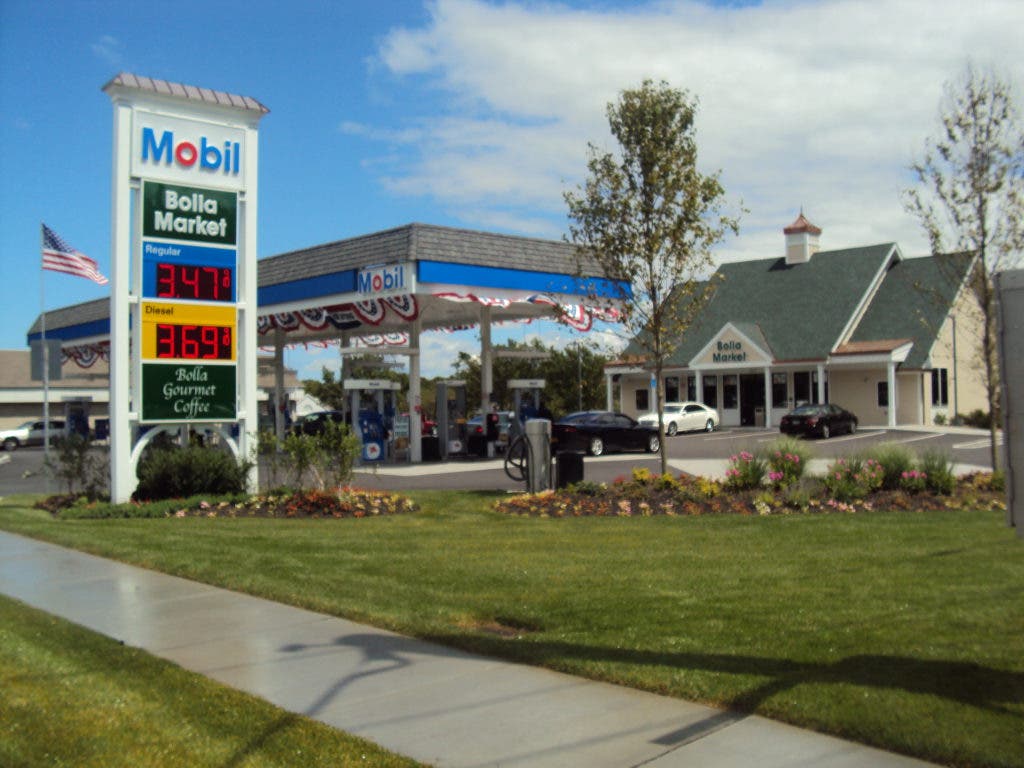 Bolla Market Donates $4K to Mt. Sinai Math and Science Programs ...