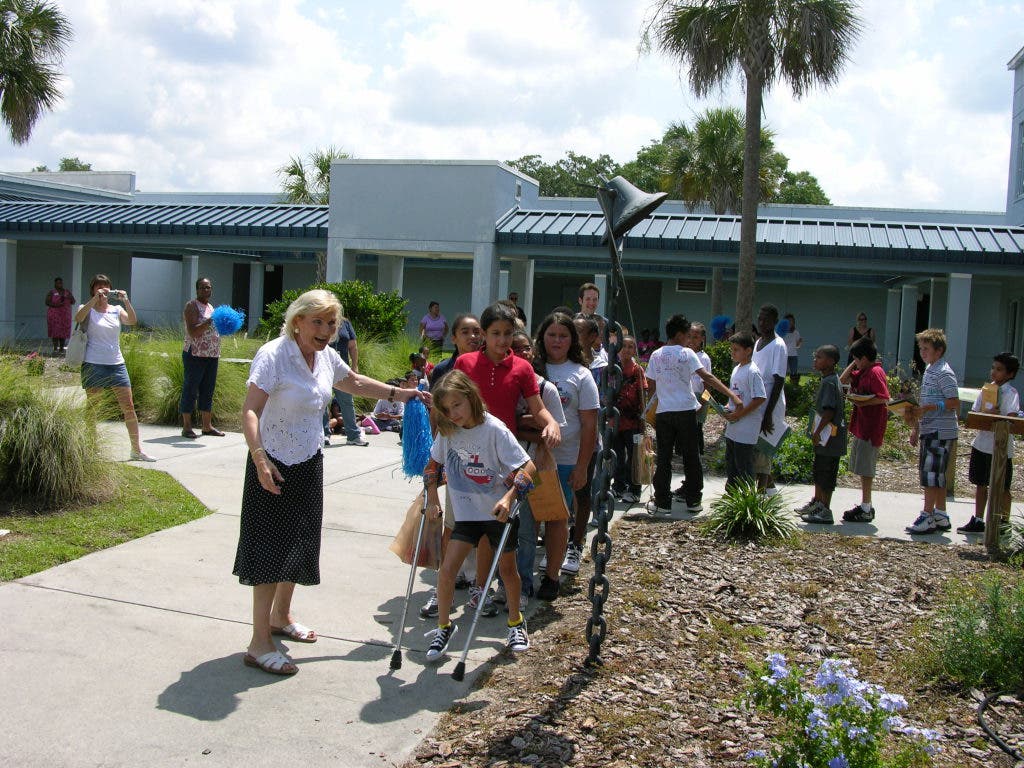 Students Applauded As Final Bell Rings at Hugo Schmidt Elementary ...