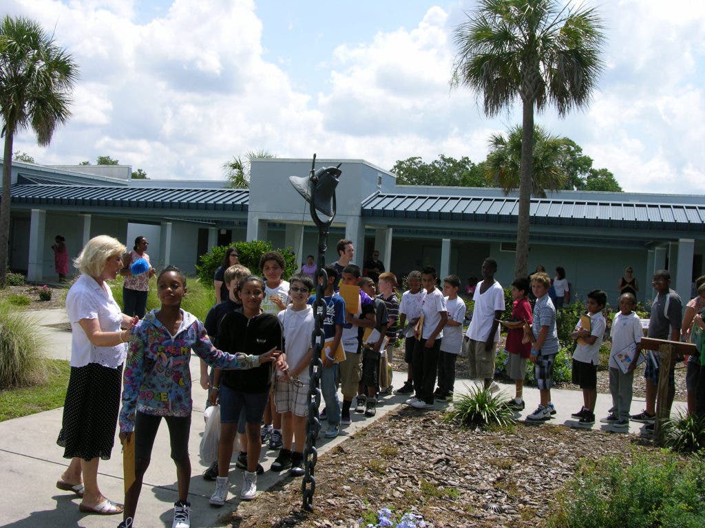 Students Applauded As Final Bell Rings at Hugo Schmidt Elementary ...