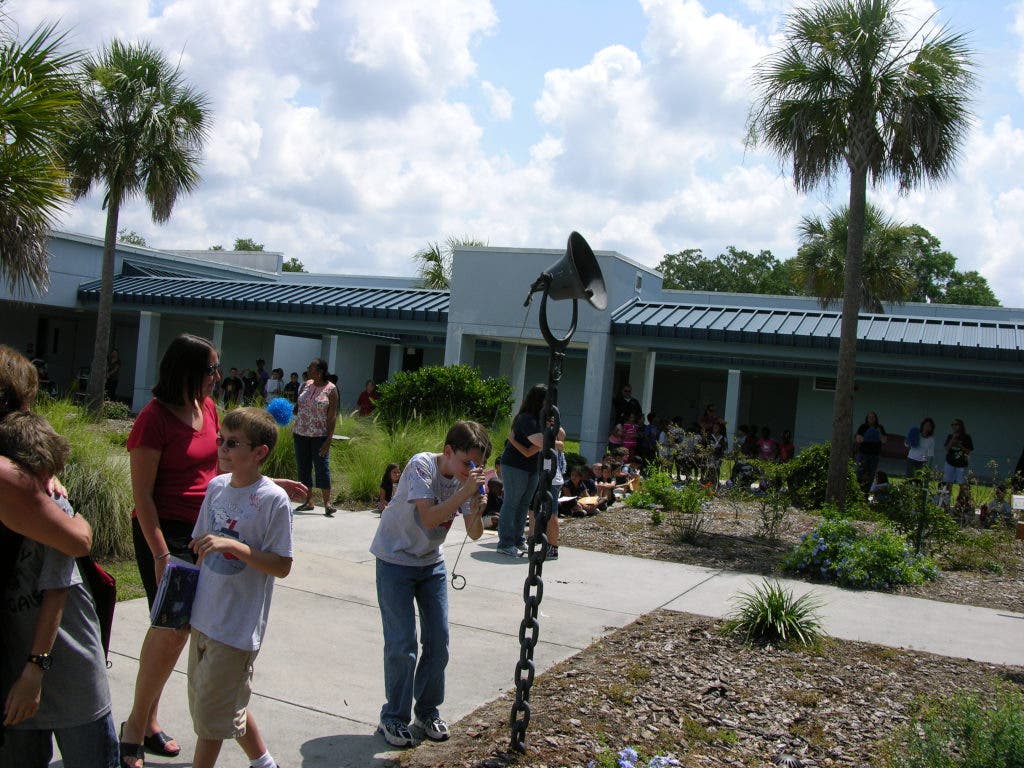 Students Applauded As Final Bell Rings at Hugo Schmidt Elementary ...