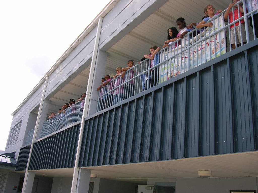 Students Applauded As Final Bell Rings at Hugo Schmidt Elementary ...