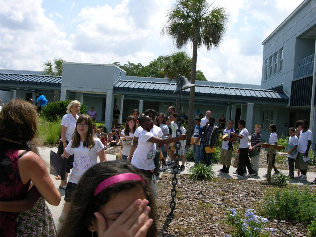 Students Applauded As Final Bell Rings at Hugo Schmidt Elementary ...
