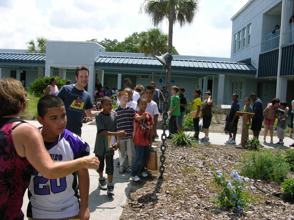 Students Applauded As Final Bell Rings at Hugo Schmidt Elementary ...
