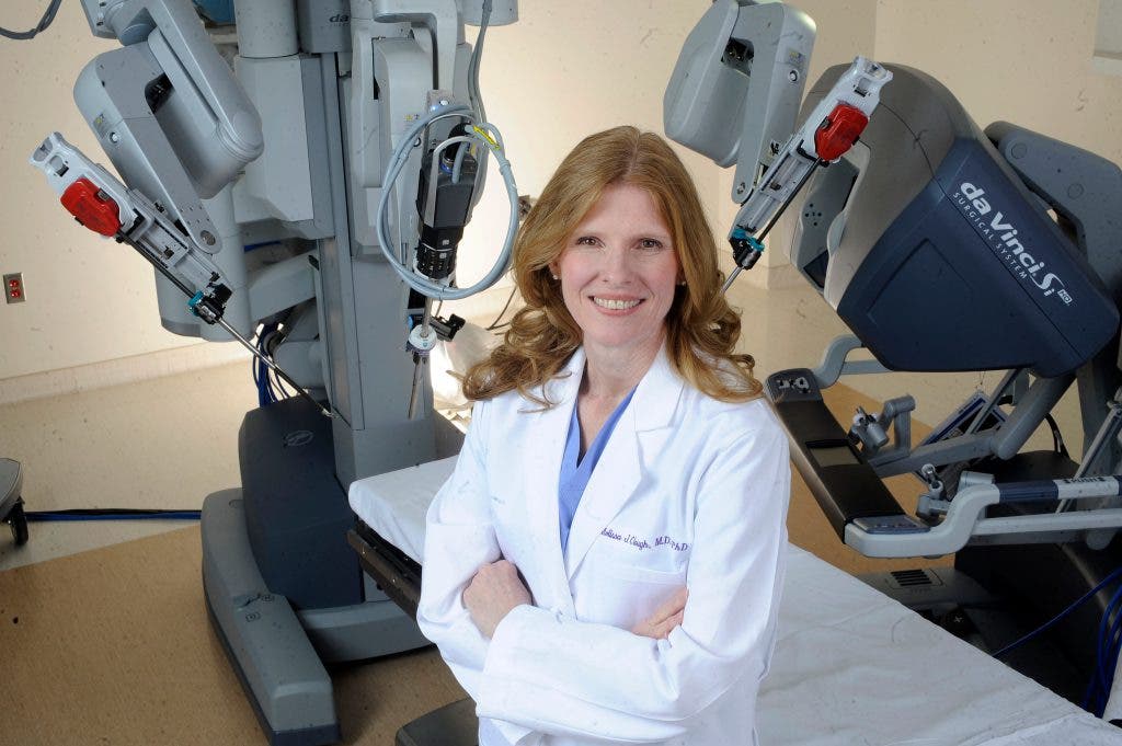 Melissa (Mead) Clough, M.D. Becomes a Trainer for the da Vinci Robotic ...