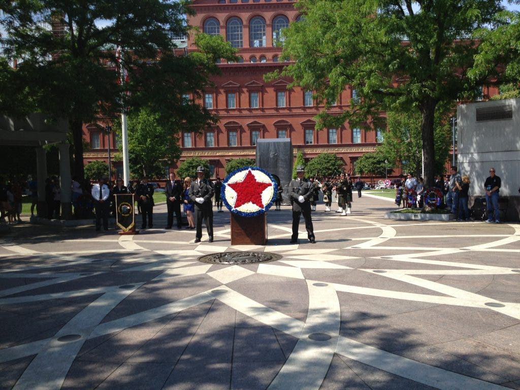 Law Enforcement Officers Lay Wreaths at National Memorial for Police ...